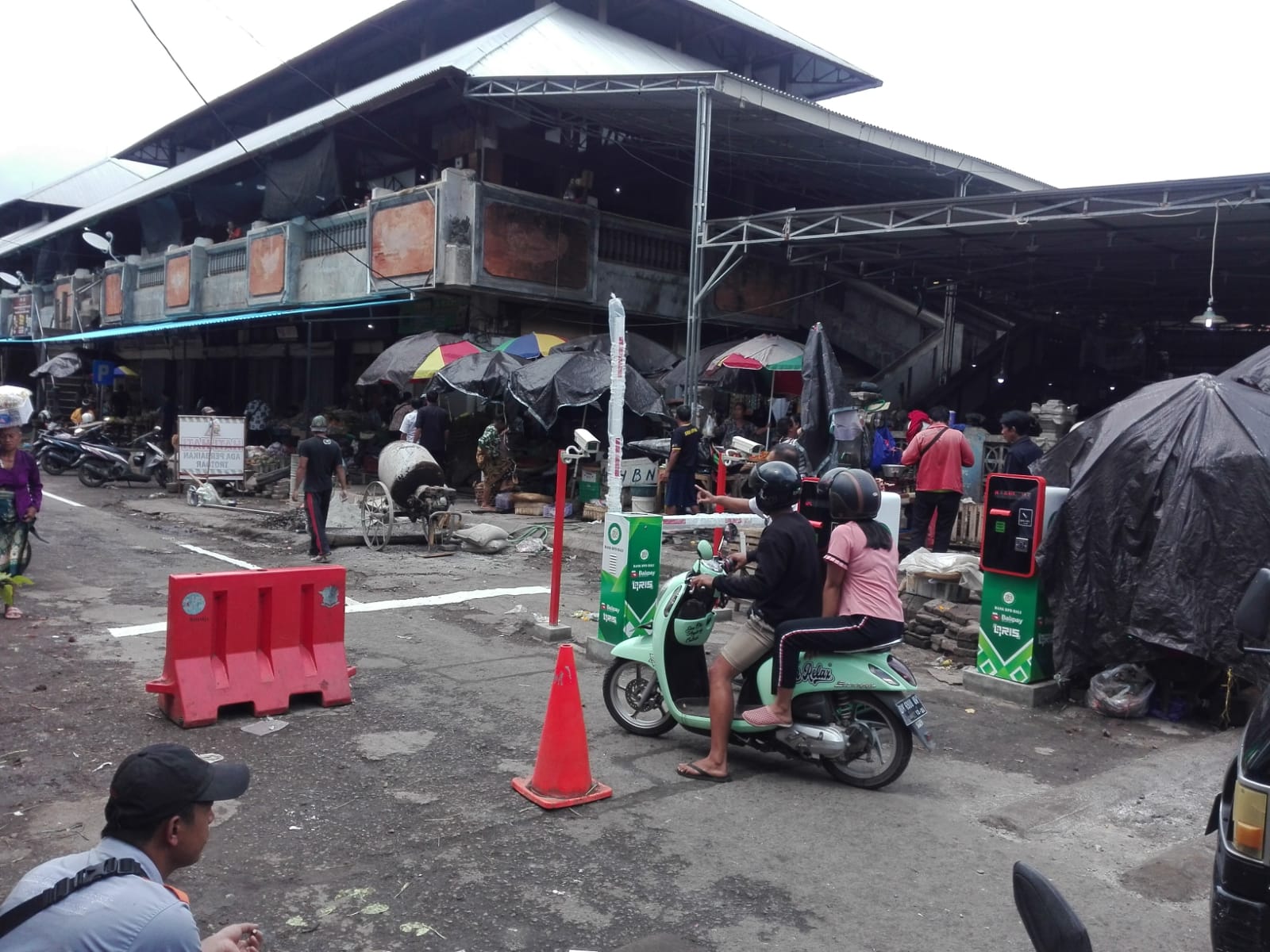 Operasikan e-Parkir, Buleleng Genjot Penataan Pasar Anyar | Warta Bali ...