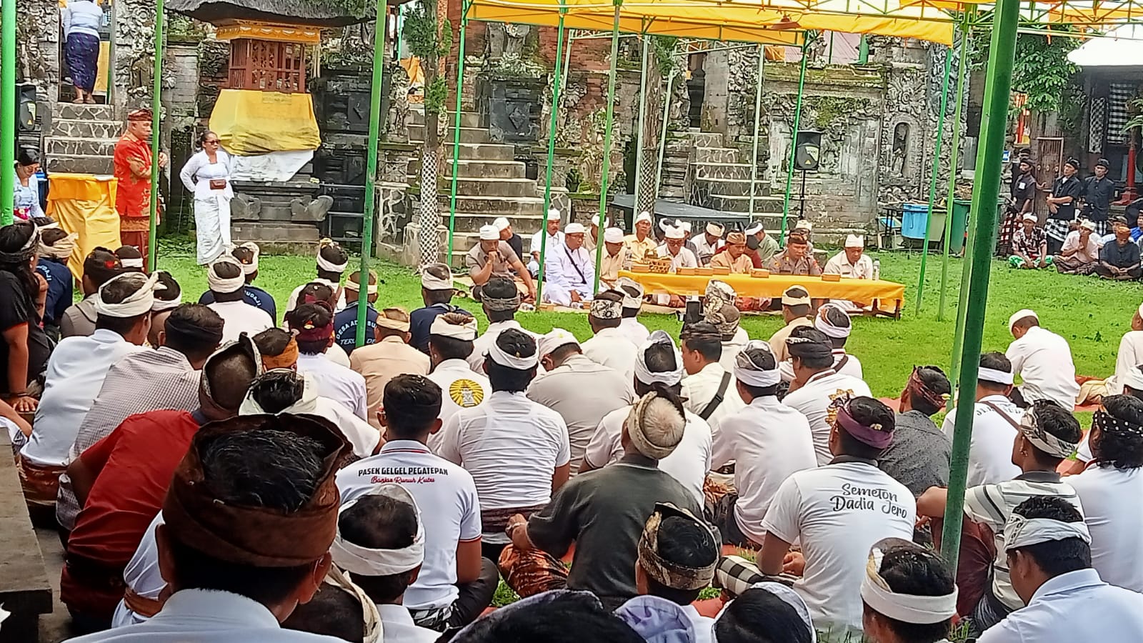 Penuhi Tuntutan Krama, Perbekel Desa Sudaji Minta Maaf di Paruman ...