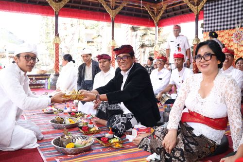 Tabanan Laksanakan Sembah Bhakti Penganyar di Pura Ulun Danu Batur ...