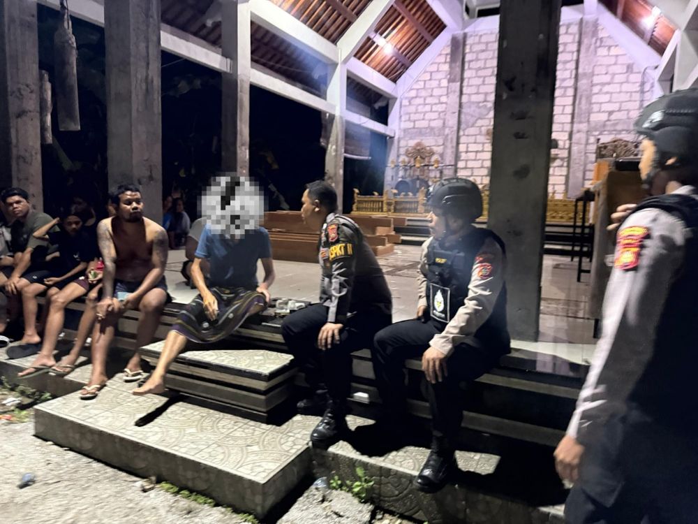 Mencurigakan Bawa Payuk Tempat Tirta, Bule Prancis Digiring ke Bale ...