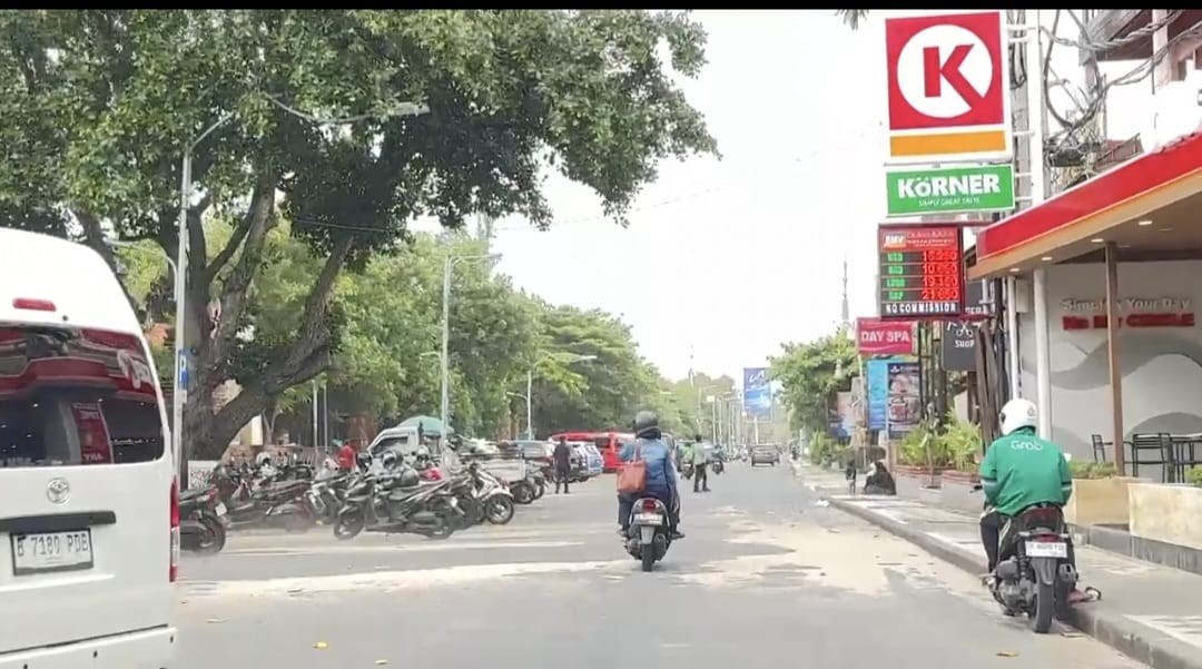 “Badai Pasir” Terjadi di Pantai Kuta | Warta Bali Online